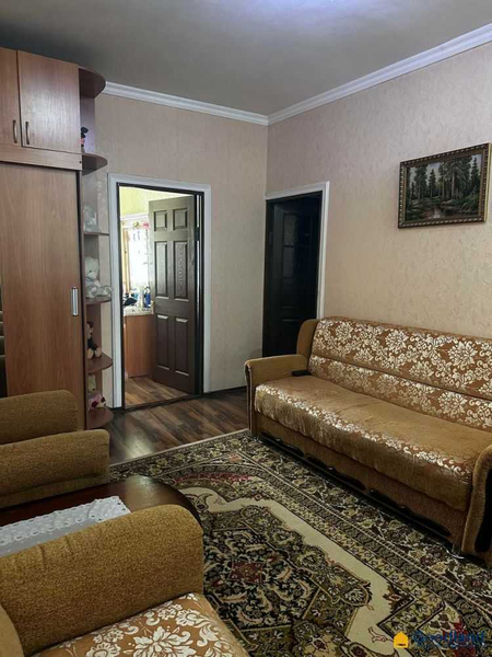 Срочно! Продается 2 ком квартира в Юнусабаде 8 квартал!    (J 881)