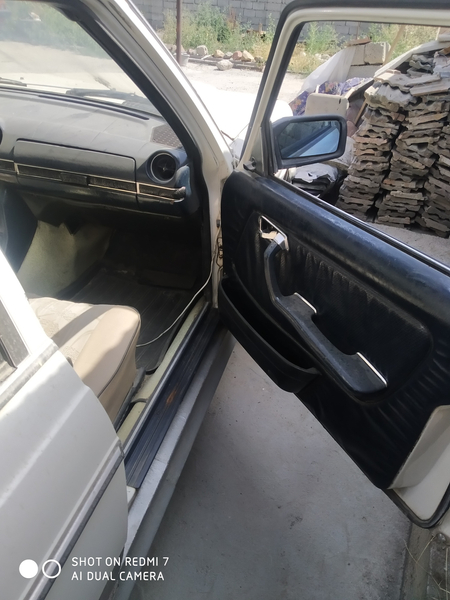 Продается автомобиль Мерседес w123