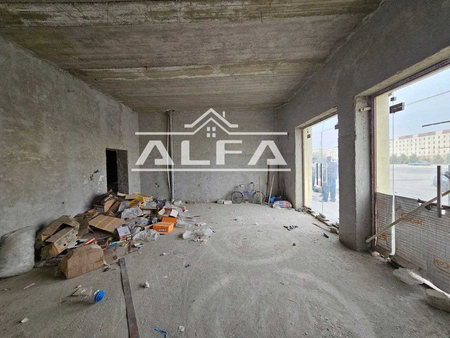 3 xonali 90m² 1-qavat sotiladi.