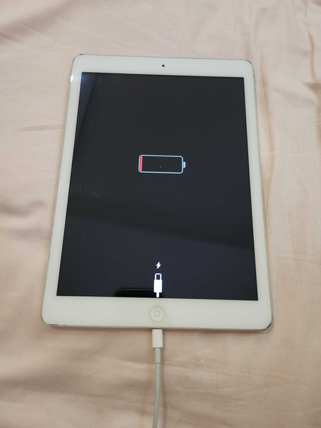 iPad Air A1474, 16gb памяти