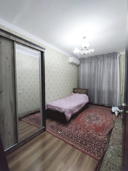 Продаётся Чиланзар 9 3комн 2 этаж. Кирпич.