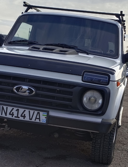 Niva 5d sotiladi