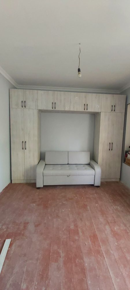 Sipalni kampilekt juda ixcham ishlangan xam divan xam sipalni boladi