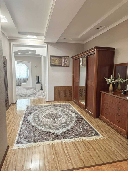 Дархан, Кары Ниязова  -  2/3/5 - 128 м2  -  Банковский дом