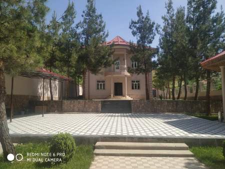 Dacha ugam daryosi buyida bochka yaqinida