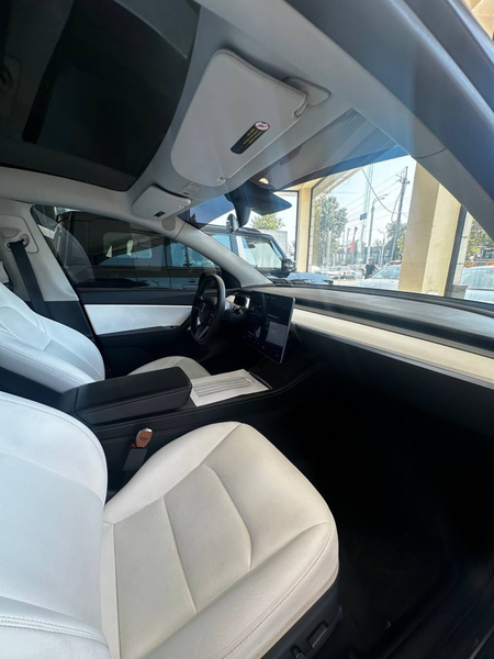 Tesla model Y. Amerika.
