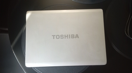 Toshiba ноутбук , б/у на запчасти