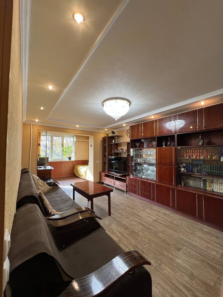 Новостройка Махтумкули 1/1/7 Кирпич 40м2 44000$