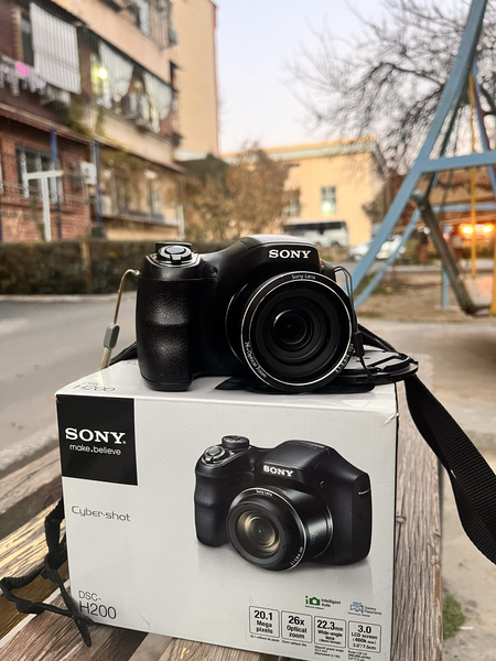 Sony cyber-shot dsc h200