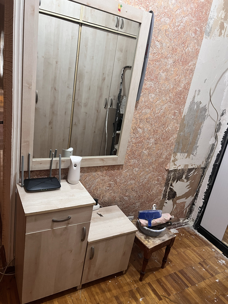 Продам тумбу с зеркалом в прихожую
