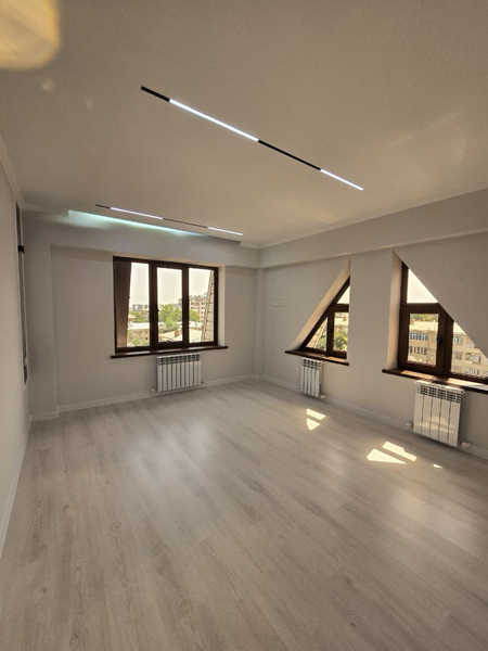 Продается 4 ком. Квартира площадью 123 кв.м. Ор. Азиз базар