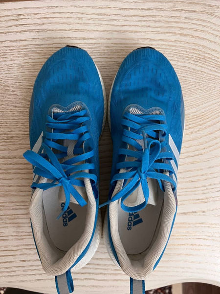 Кроссовка оригинал adidas размер 41-42