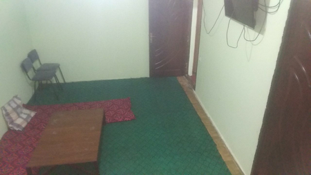 Kvartera  bor yosh oila va qizlar