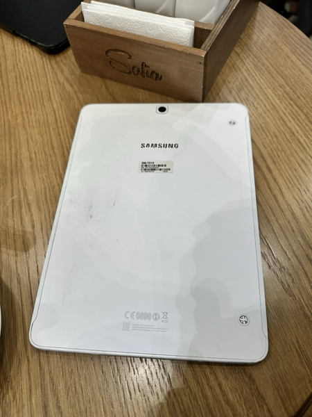 Galaxgy tab S2 в хорошем состаяние
