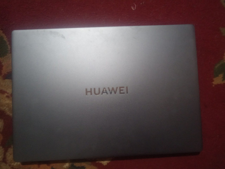 Notebook sotiladi HUAWE