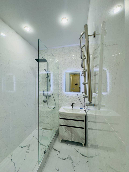 3 xonali 100m2+ochiq balkon 4-qavat.8 qavatli Liftli dom sotiladi.