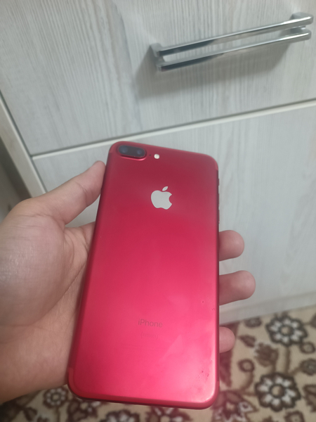iPhone 7+, red product. 256 GB