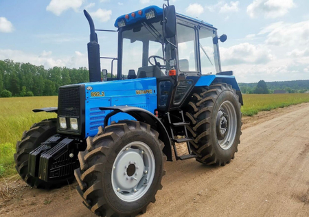 MTZ 892.2 traktor sotiladi