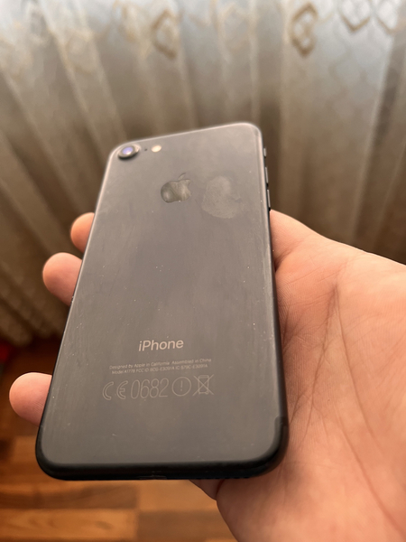 Iphone 7 black 32 gb B/A apple naushnik zaryadchik