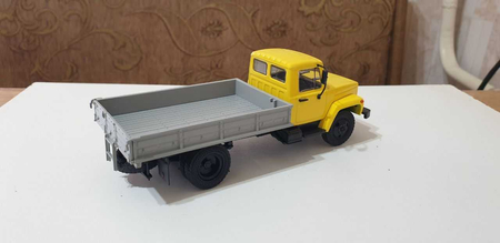 Продам ГАЗ-33073 в масштабе 1:43 производитель Автоистория