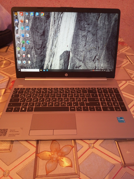 HP cori i 3 noutbuk sotiladi