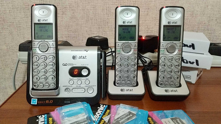 Продам радиотелефон AT&T три трубки на один телефонный номер.