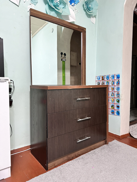 Продается Камод и две тумбочки