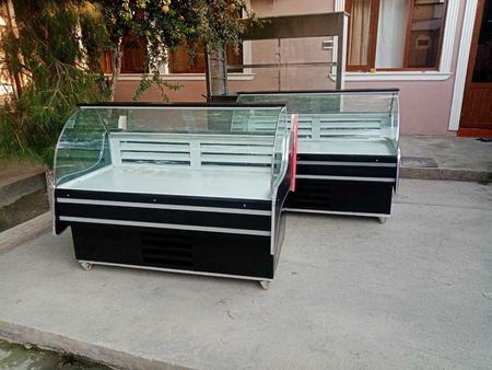 Vitrina xolodilnik