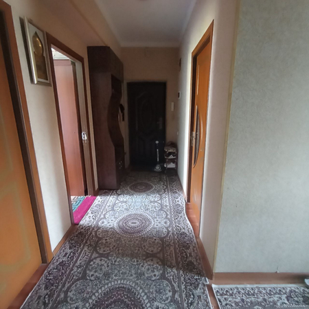 Sergeli 1 da 5 bekatda novostroykada 3 xona sotiladi