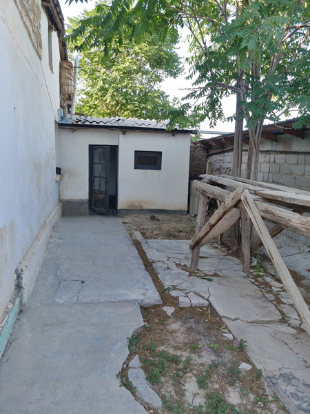 Срочно продаётся двор 7 сотих 7 комната возле гор больница