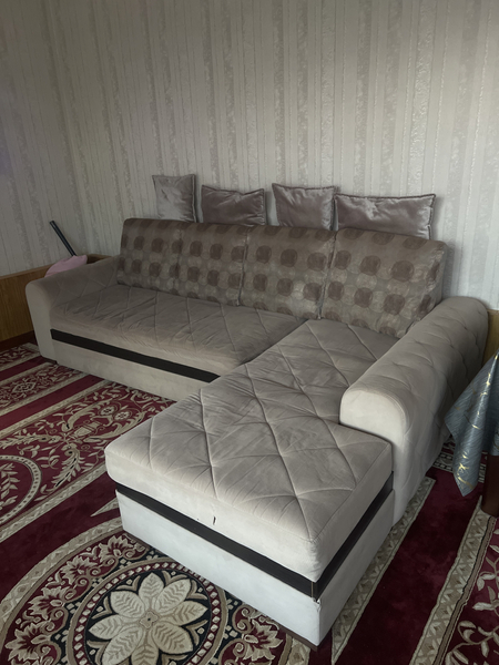Диван угловой с подушками