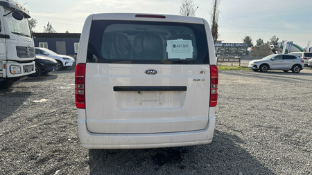 JAC M3 Plus Minibus