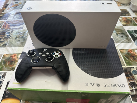 Игровая приставка XBOX Series S 512GB в хорошем состоянии