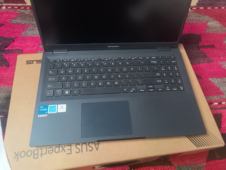 Noutbuk asus     .