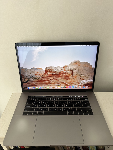 Macbook pro 15inch 2017/i7/16/512/4Gb vga