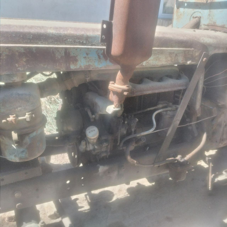 Traktor sotiladi