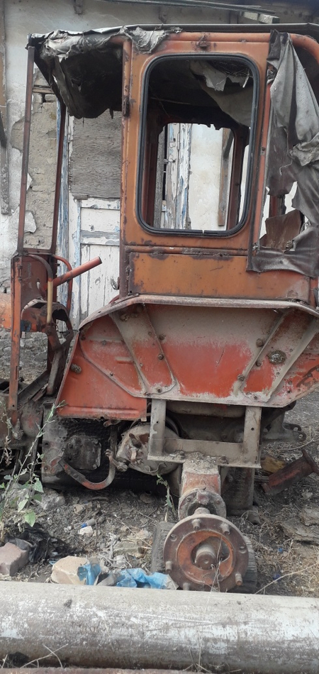 Трактор 28 сотилади