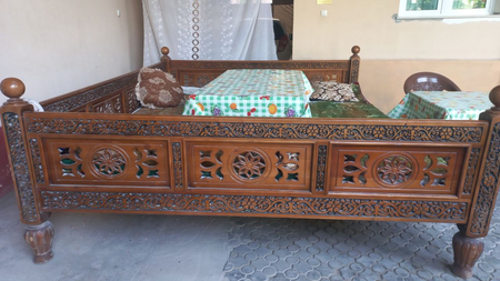 Yogʼochli krovat,xovli uchun.