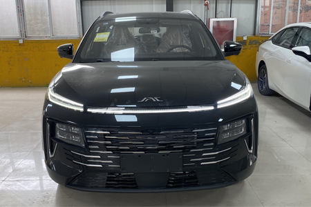 Jac iQX гибридный кроссовер