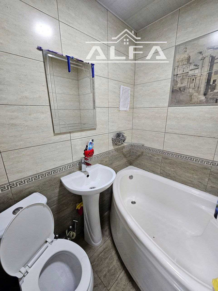 3 xonali qilingan 60m²  +navesli hovli va parkovka ham bor sotiladi.