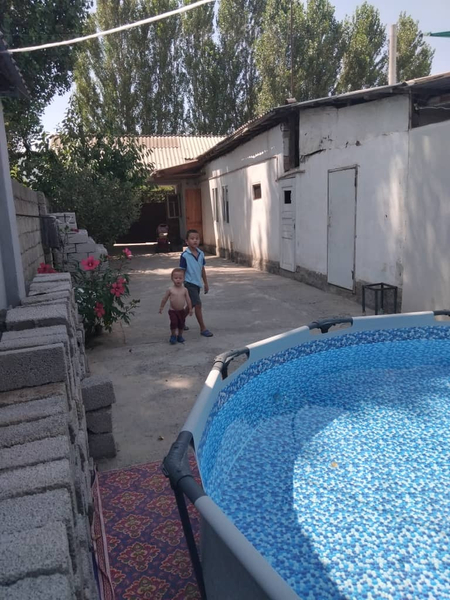 Ховли сотилади Саксон-Ота махалла битта ховлида икта уй жой