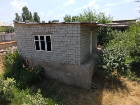 Yangi O‘zbekiston bog‘i yonida 6 sotxli dacha sotiladi