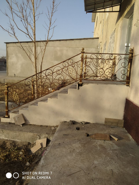 Temirdan eshik.naveslar zamonaviy stilda