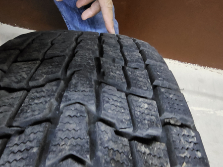 Срочно продам шина DUNLOP Идеальным состояние Made in Japan 235/55/181