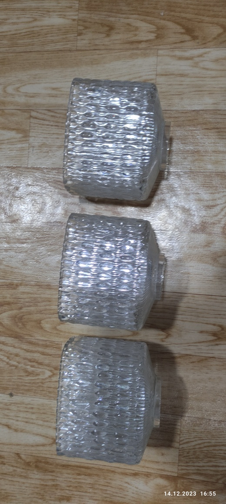 Люстра матовая красивая, большая.