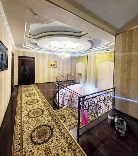 Uchastka sotiladi suyagi baquvvat qurilgan