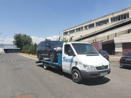 Evakuator xizmati 24 soat istalgan vaqtda