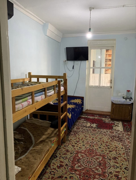 Dom sotiladi. 42 kvadrat 2 qavat yunsobod tumani.