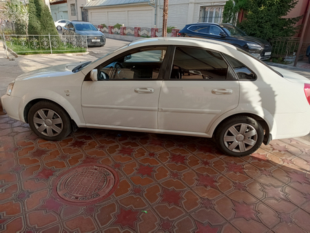 Lacetti 1,8 механика--2010 года пробег 175.000