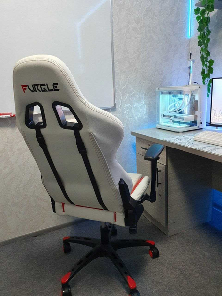 Игровое геймерское компьютерное кресло